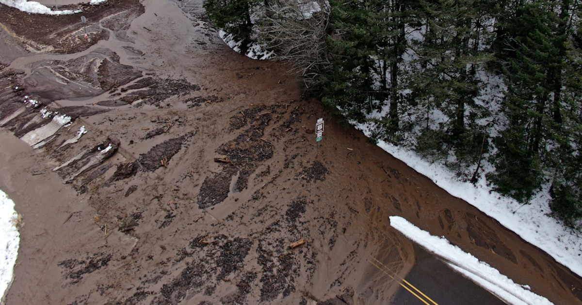 Landslide shuts down portion of interstate in Oregon