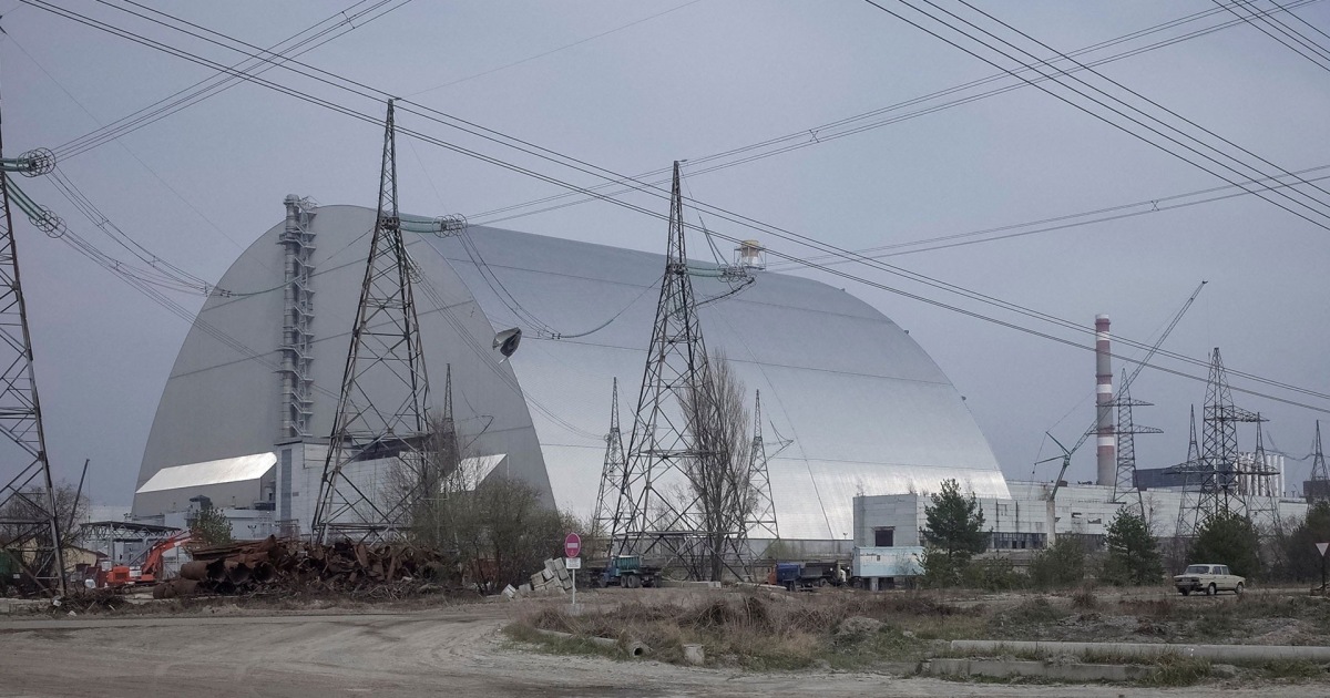 Russia captures Chernobyl site. What if it were hit by a missile?