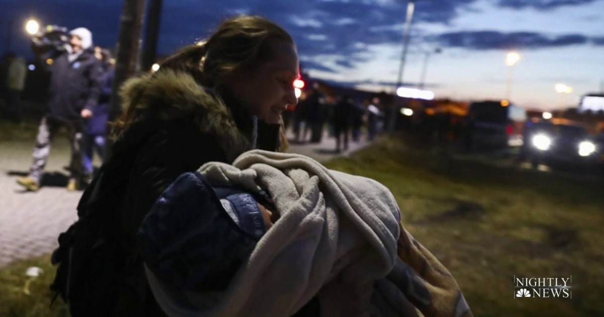 Thousands of Ukrainians flee to Poland for safety
