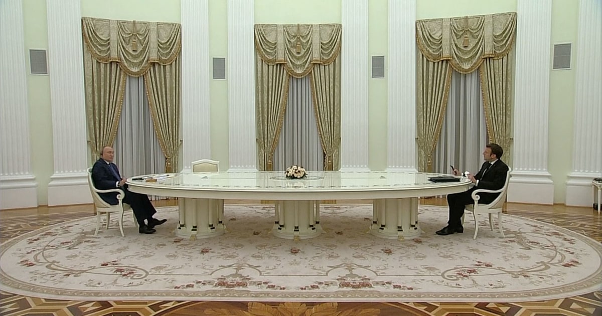 WATCH: Macron meets Putin to urge de-escalation of Russia-Ukraine tensions