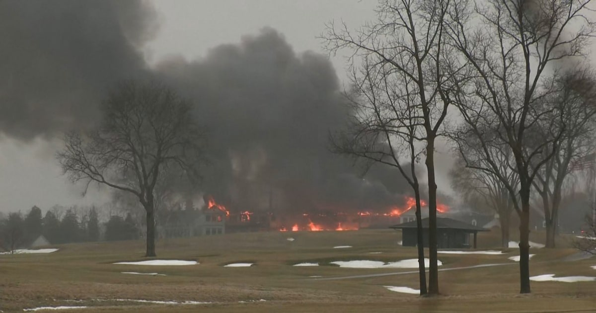 Flames engulf Oakland Hills Country Club in Michigan