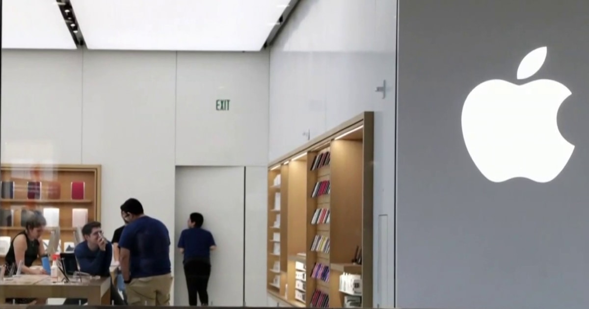 Apple halts product sales in Russia