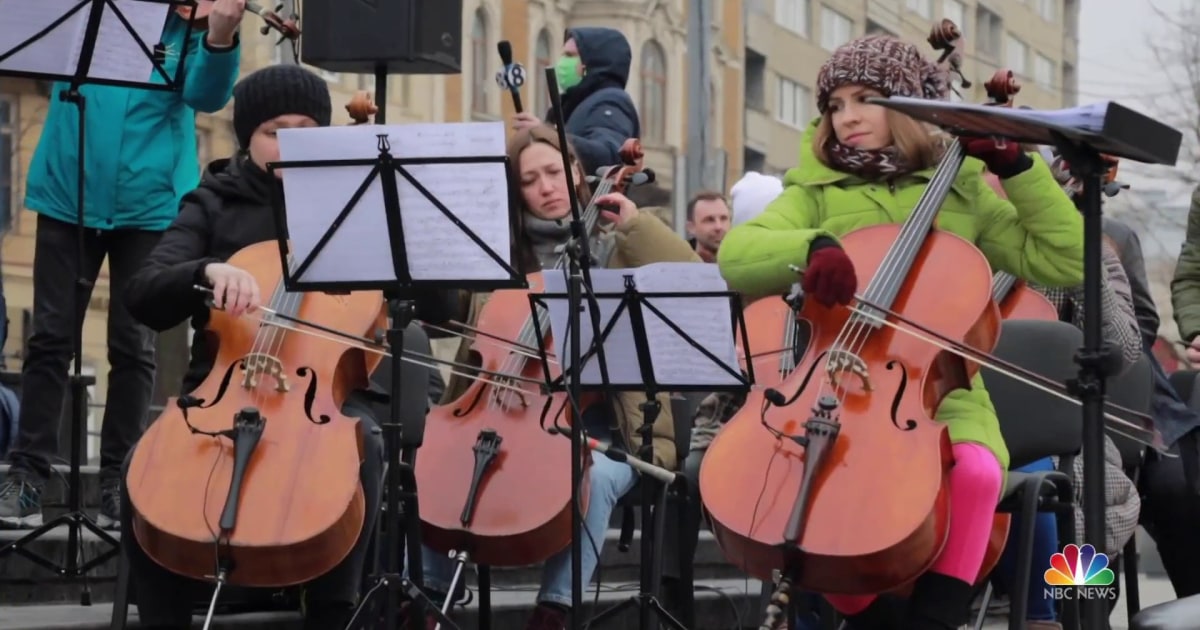 Ukrainian orchestra holds concerts to support country at war