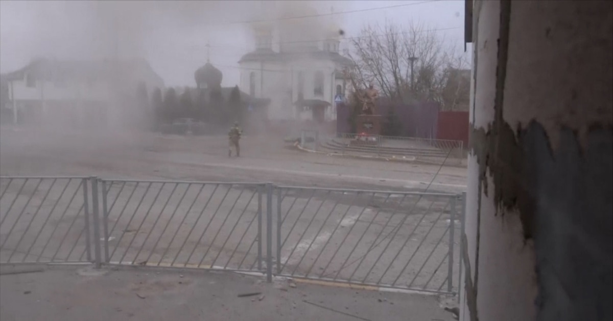Dramatic video captures Russian mortar blast in Ukraine