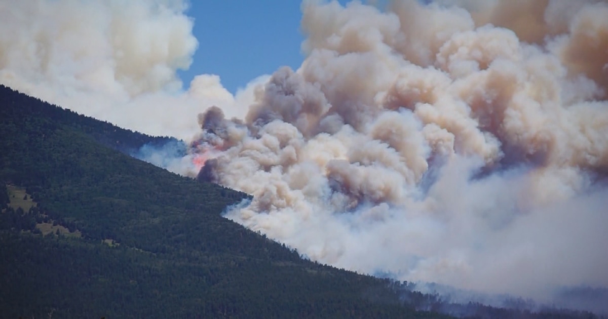 Crews work to contain Arizona's 'Pipeline' wildfire