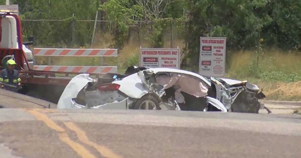 Two Texas high school seniors killed in car crash after leaving graduation rehearsal