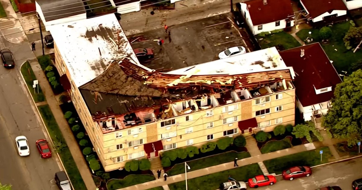 Strong storms cause damage in Chicago area
