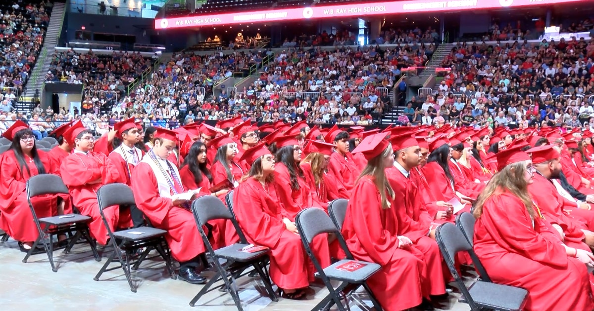 Texas high school honors teens killed in crash at graduation