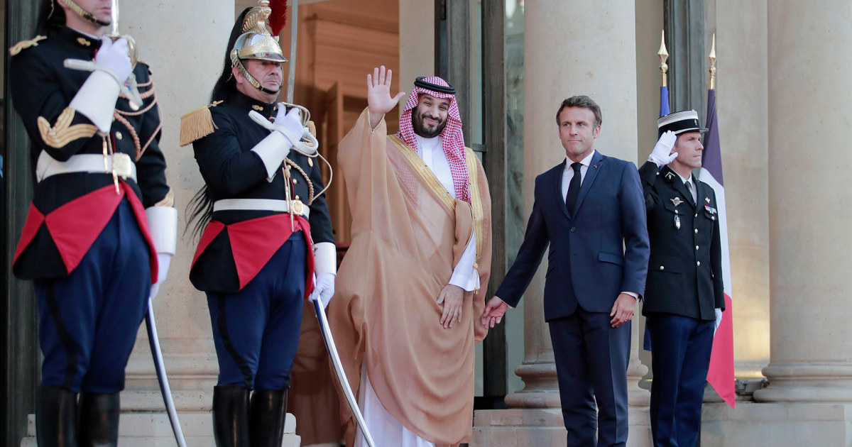 Saudi Crown Prince Mohammed bin Salman welcomed by French president