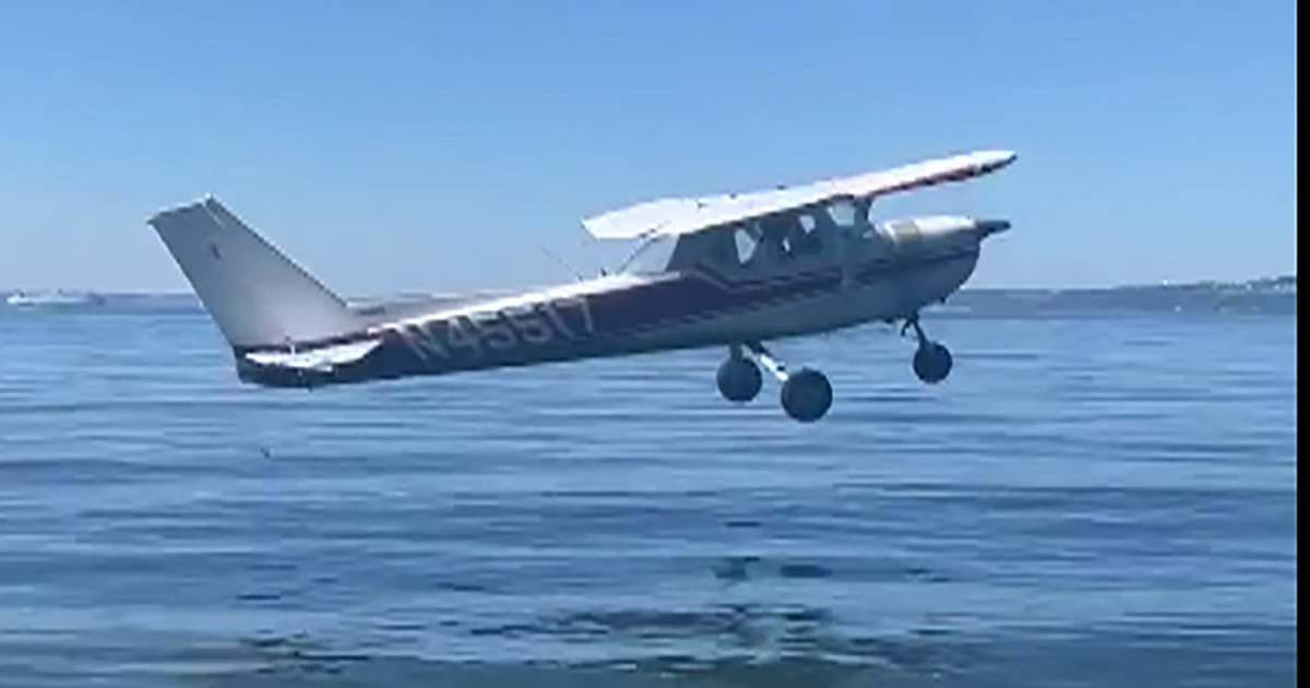 Caught on camera: Small plane crashes into waters off Seattle beach
