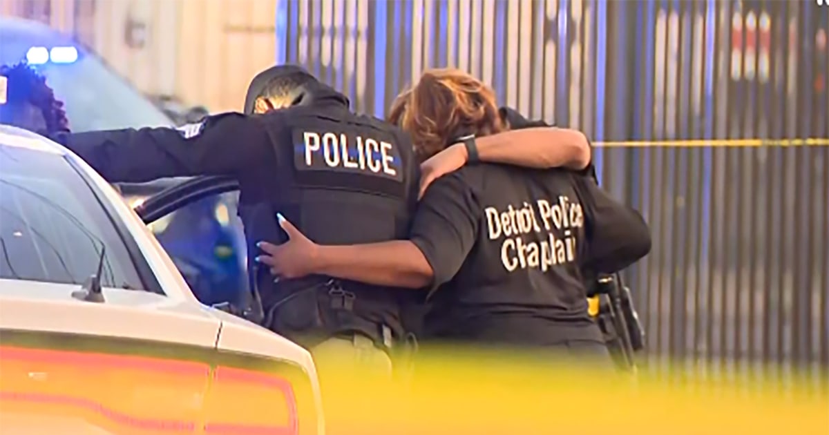 Detroit police officer killed after confronting man with assault rifle