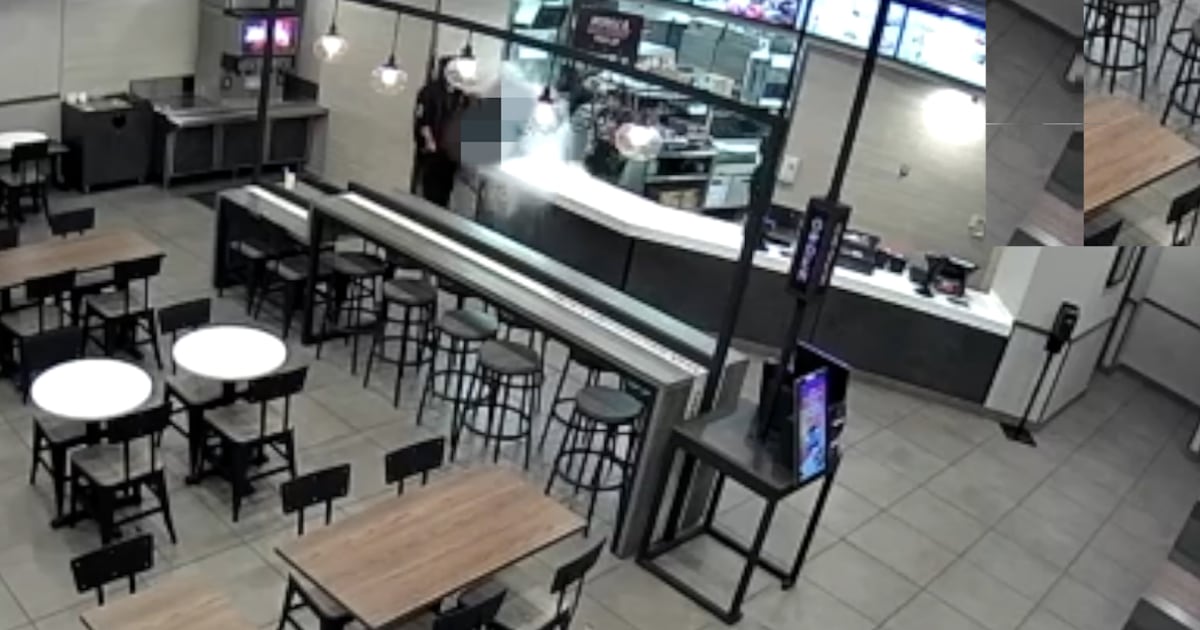 Video appears to show Dallas Taco Bell worker pouring scalding water on ...