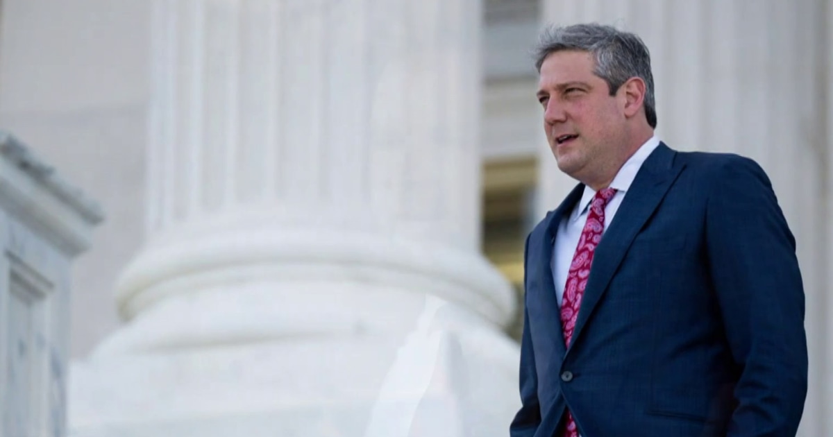 Rep. Ryan calls on moderate voters to end era of extremism