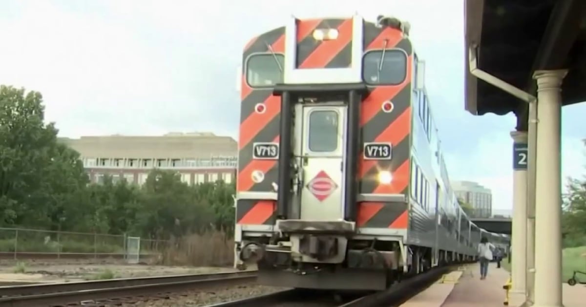 Two largest railroad unions close to strike