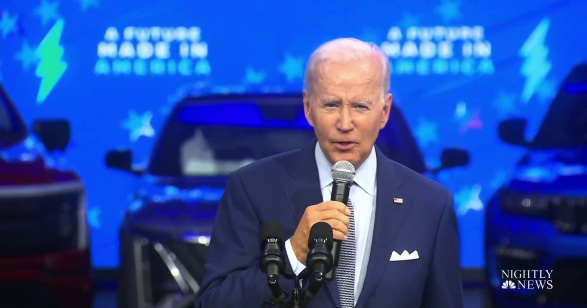 Biden discusses future of electric vehicles at Detroit auto show