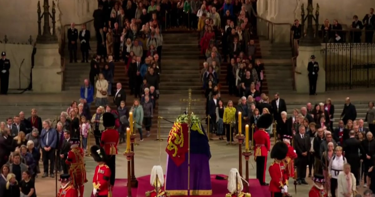 King Charles holds second vigil for queen as miles of mourners wait in ...