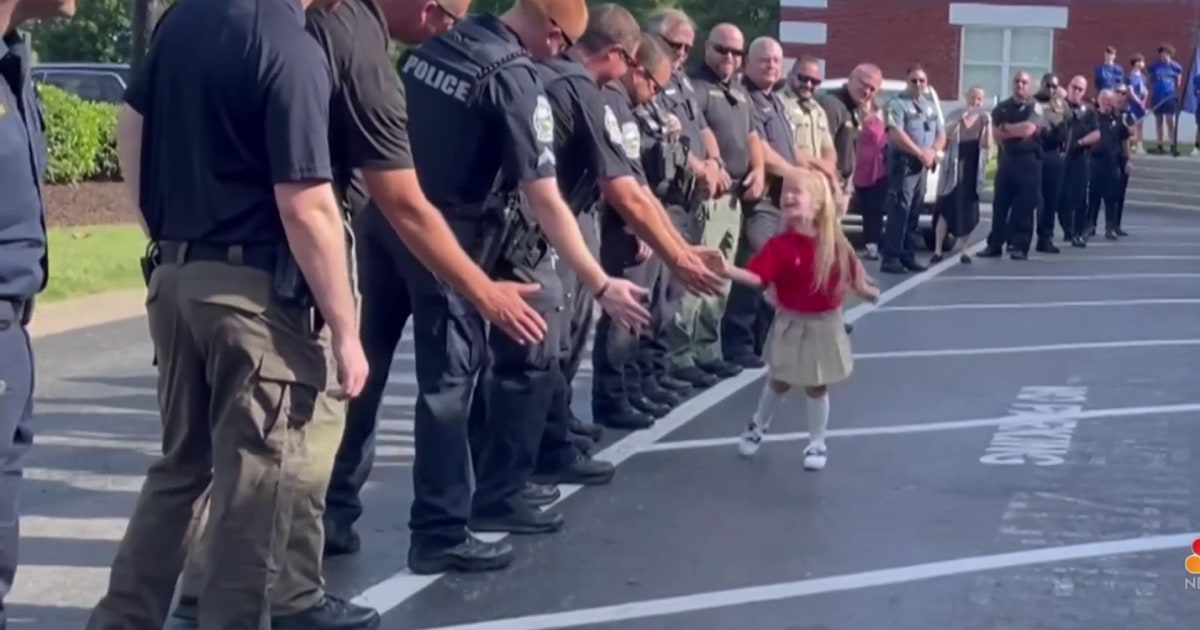 The dozens of officers and first responders welcoming a 5-year-old to ...