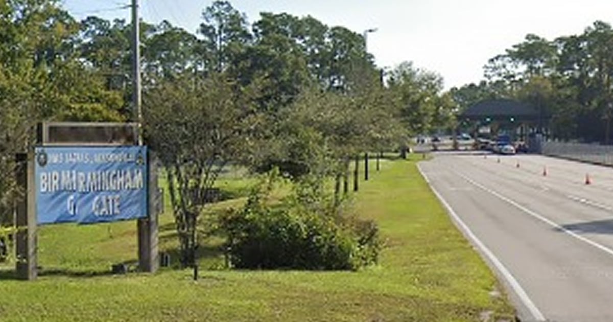 Driver dies after crashing into gate at Naval Air Station Jacksonville
