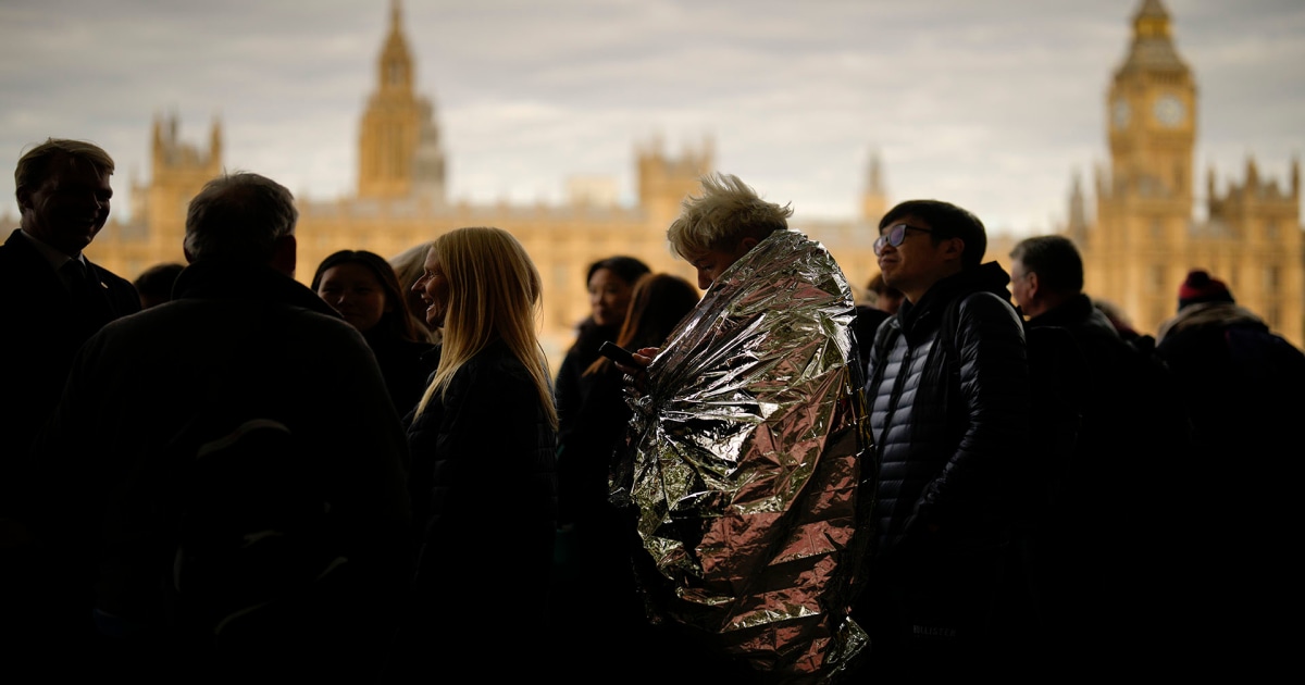 Entry to the line to see Queen Elizabeth II lie in state paused after ...