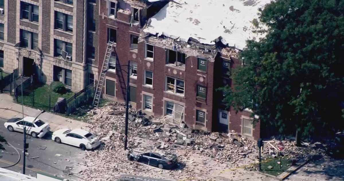 At least eight injured in Chicago building collapse