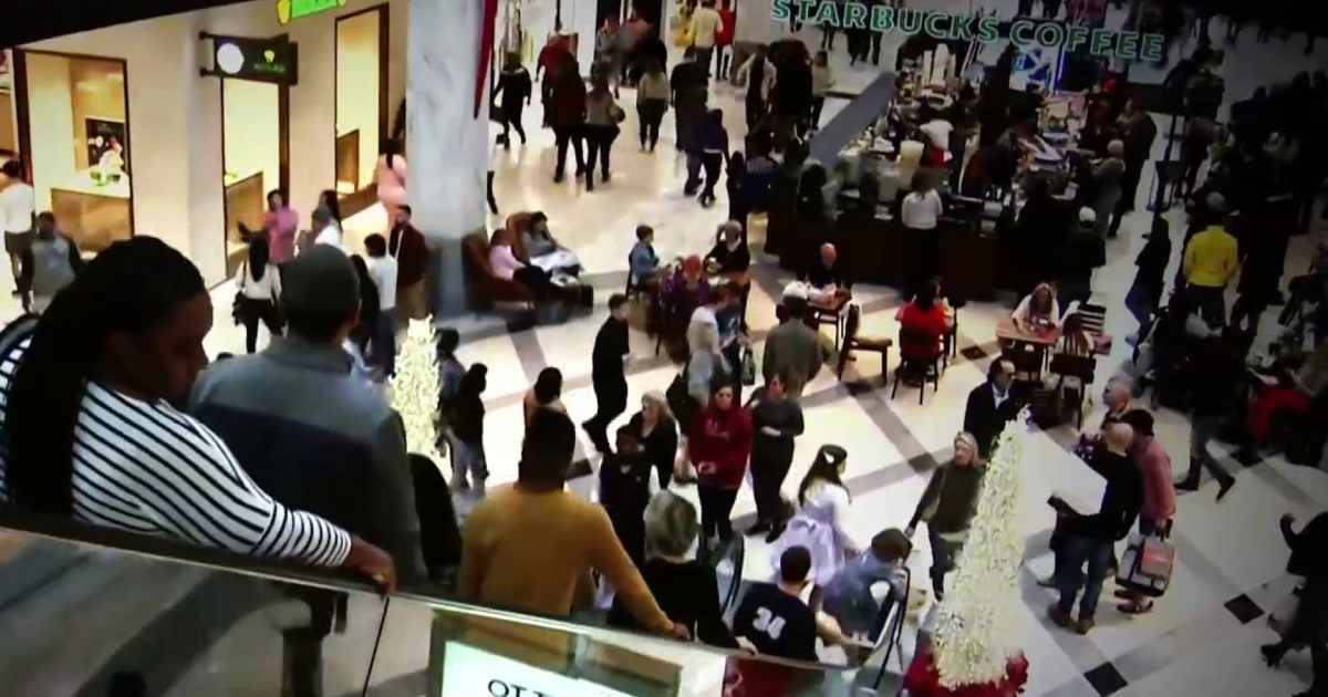 Soaring Inflation Interest Rates Impacting Holiday Shopping
