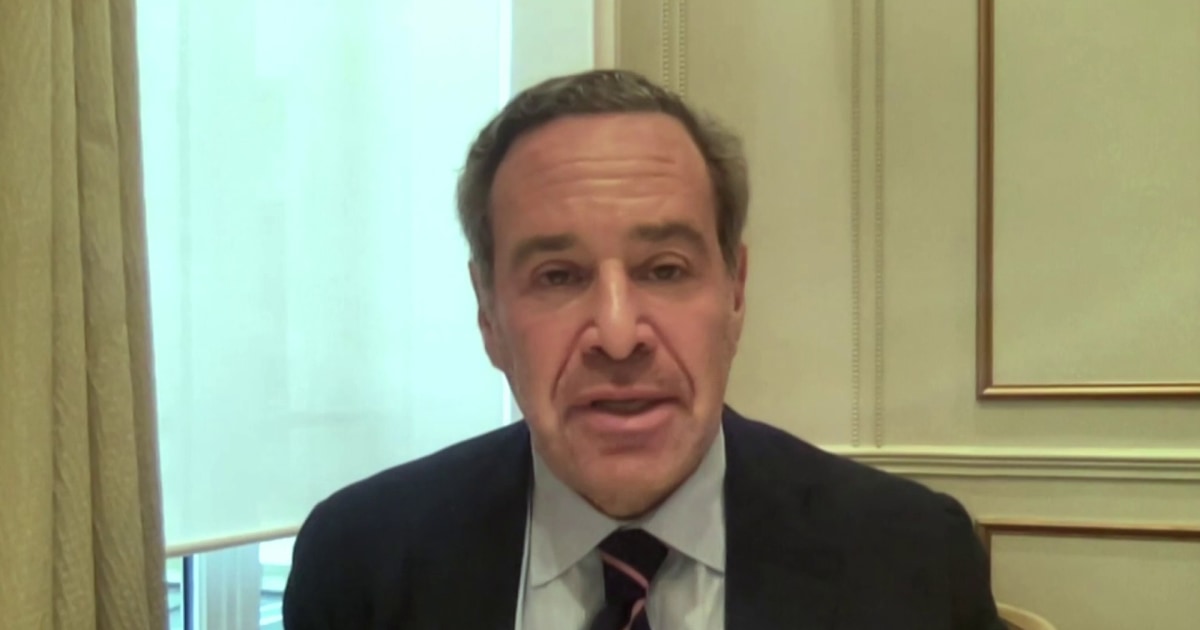 David Frum: If you're running for office, don't pose with firearms