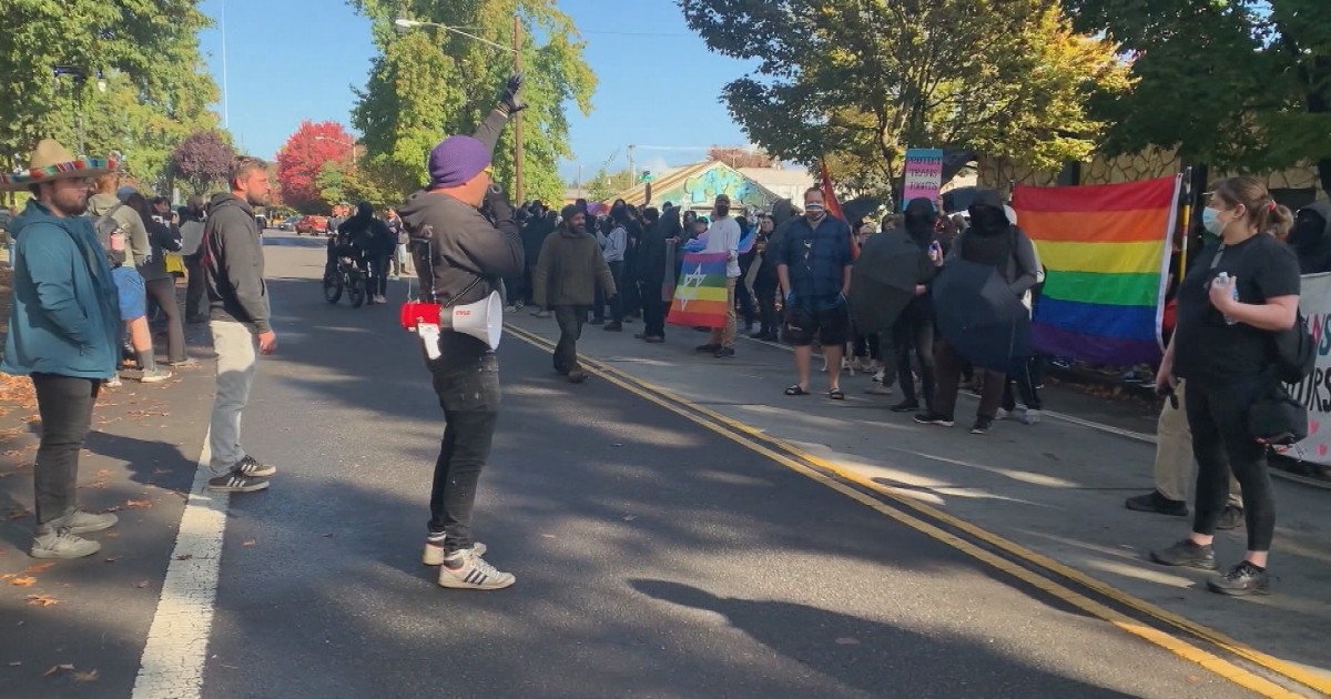 Armed protesters target Oregon Drag Queen Storytime