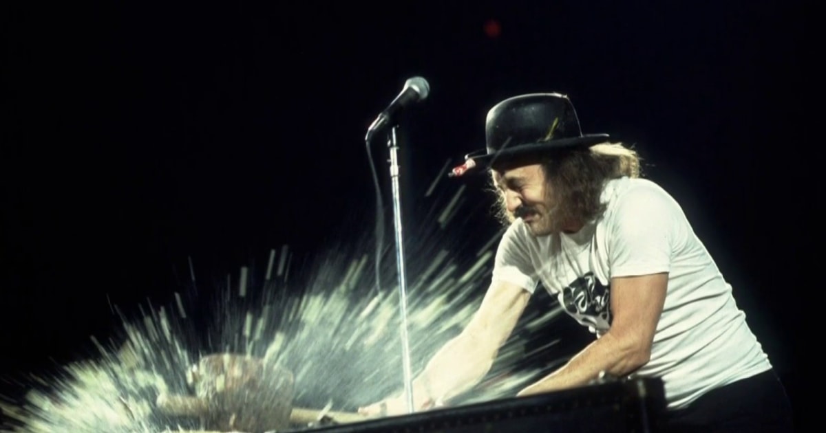 Gallagher, watermelon-smashing comedian, dies at 76