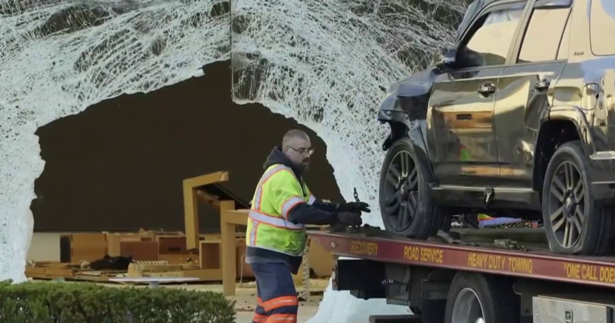 SUV rams into Apple store near Boston, killing one