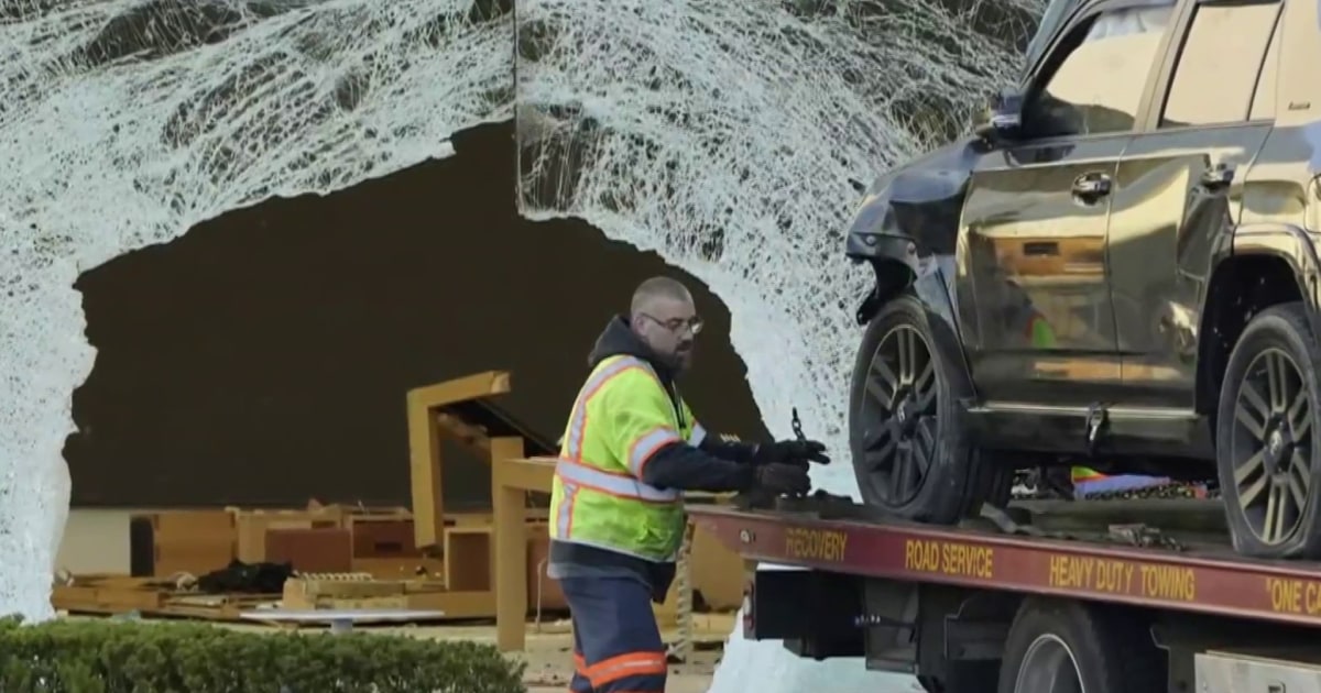 Driver accused of plowing into Massachusetts Apple store charged with ...