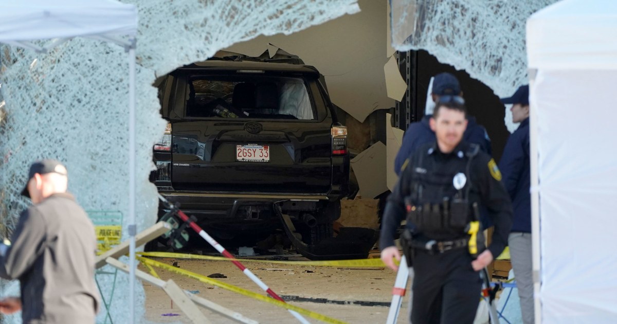 SUV crashes into Apple store in Massachusetts leaving 1 dead