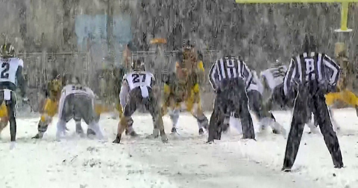 Central Michigan, Western Michigan football teams meet in whiteout ...
