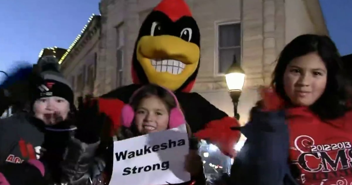 Waukesha brings back the Christmas parade