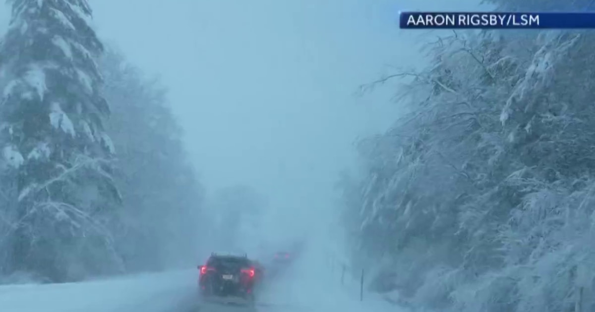 Winter storm blasts Northeast with heavy snow, ice