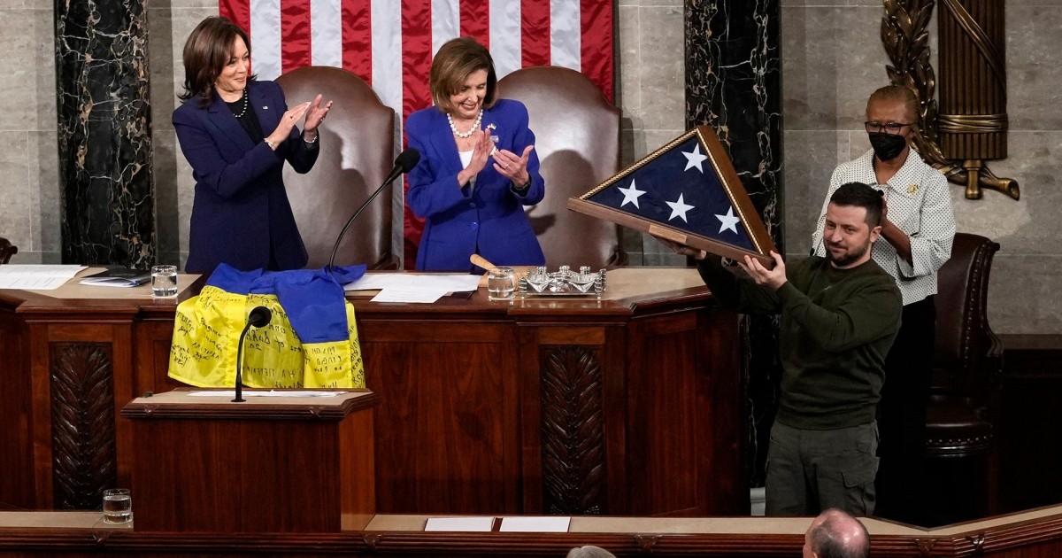 Zelenskyy presents flag of Ukraine to Congress, receives U.S. flag ...