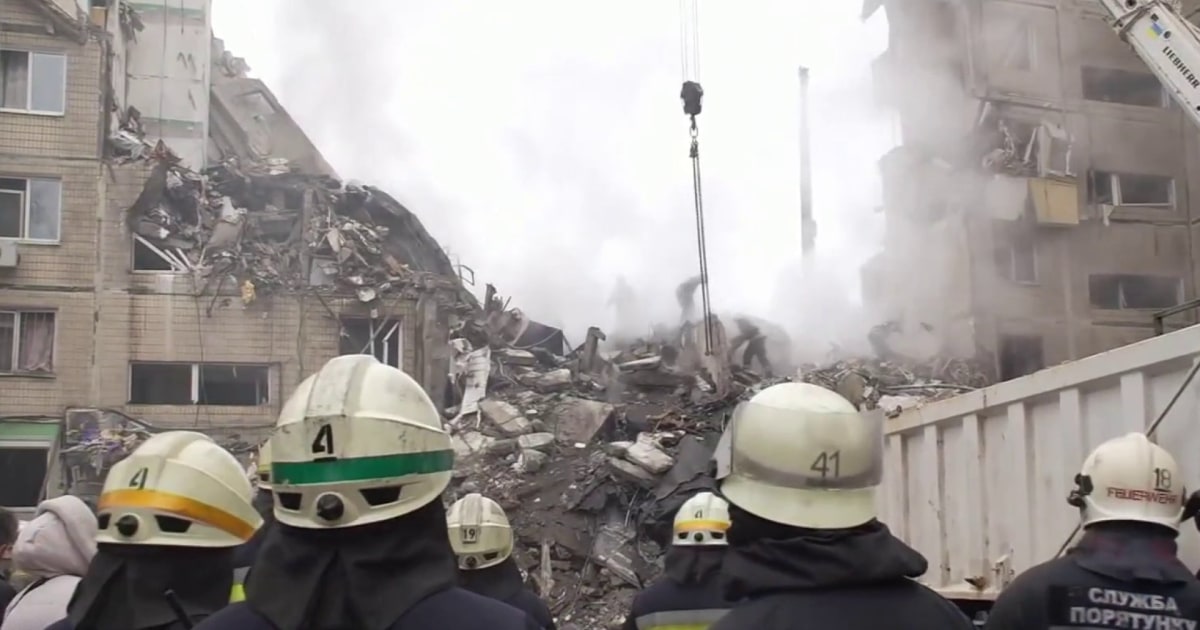 Ukrainian rescue workers searching for missing people in Russian attack ...