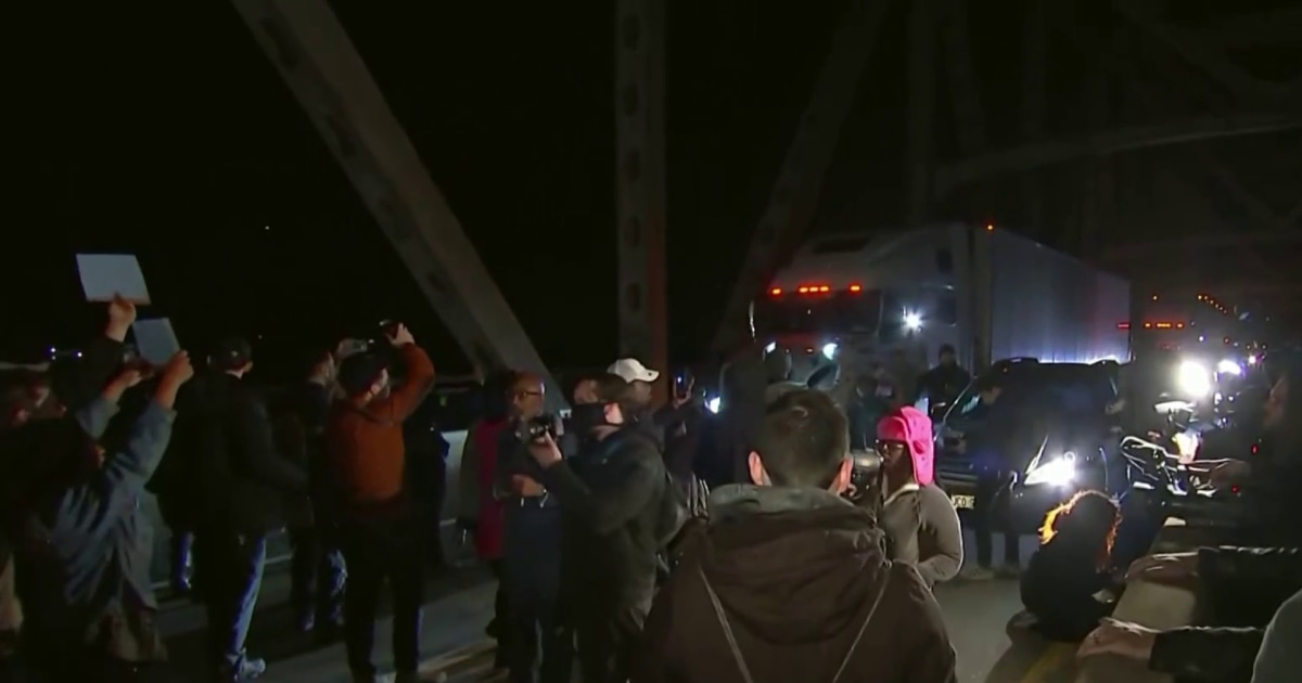 Protesters attempting to shut down Memphis bridge after Tyre Nichols ...