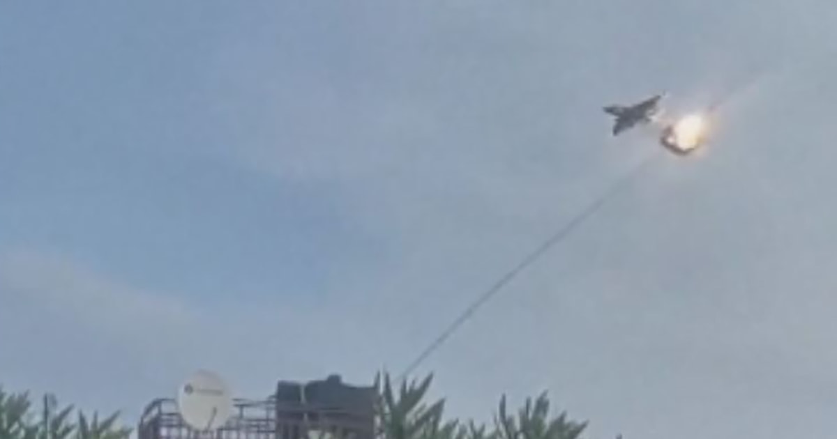 Watch: Rwandan missile narrowly misses Congolese fighter jet