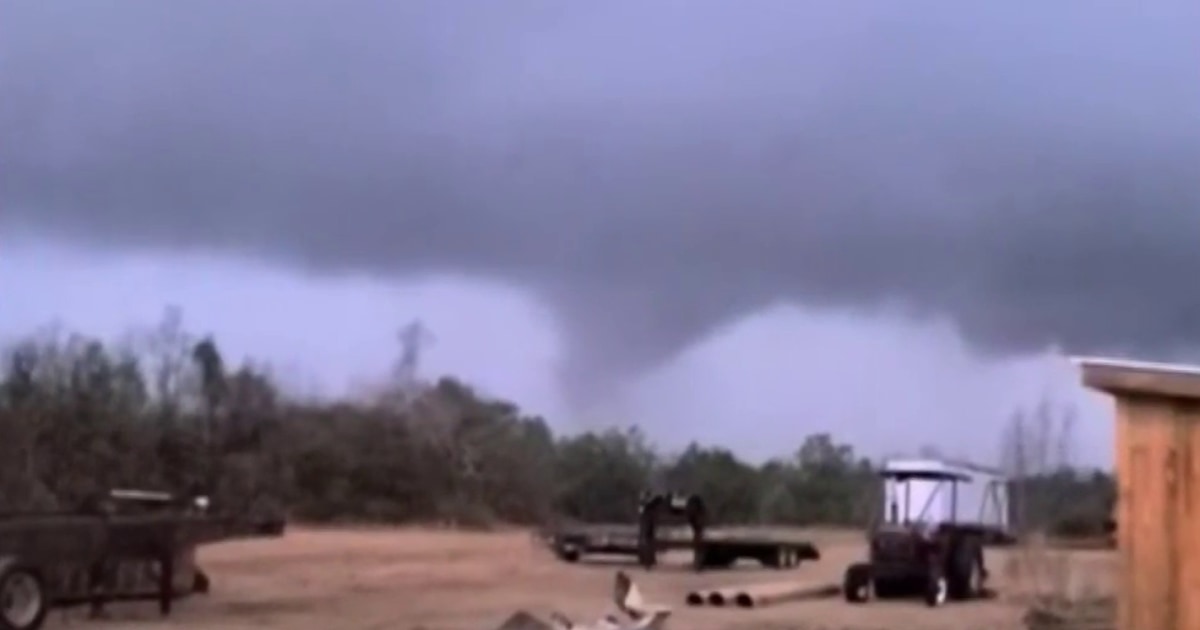 Tornadoes rip through southeast U.S.