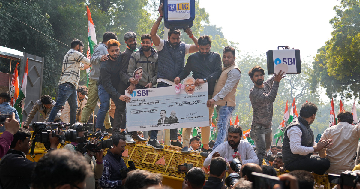 Protesters in India demand Adani investigation