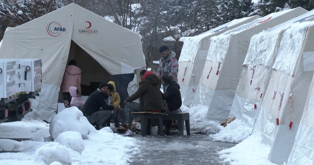 Turkish earthquake survivors shelter in tents in freezing winter conditions