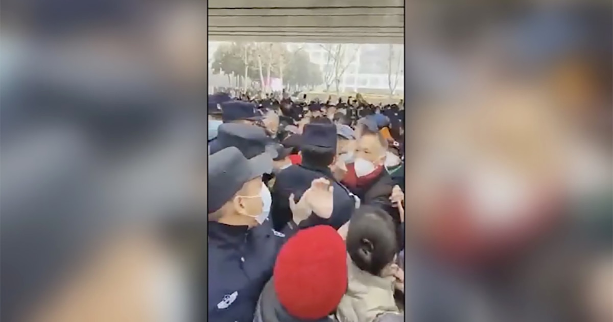 Chinese seniors in Wuhan protest over elder care