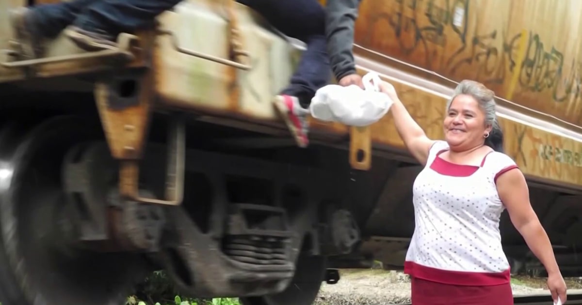 Group of Mexican women help feed thousands of migrants on their journeys