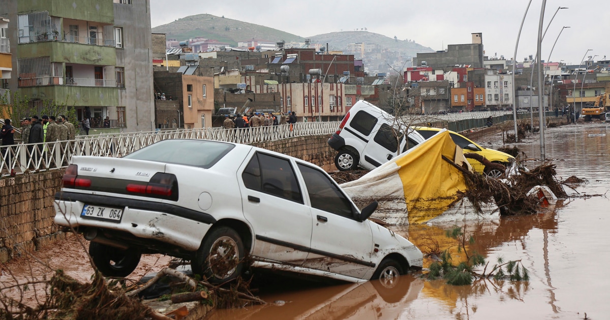 Flash flooding leaves several dead in southern Turkey