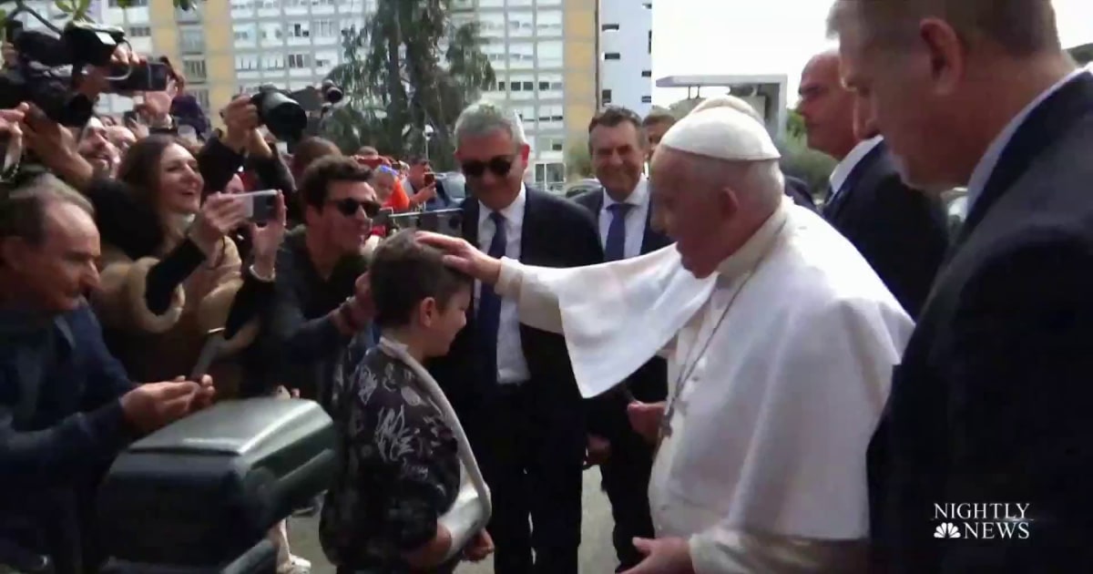 Pope Francis leaves hospital after treatment for bronchitis