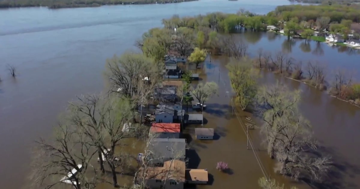 Mississippi river flooding reaches historic levels, swallowing neighborhoods