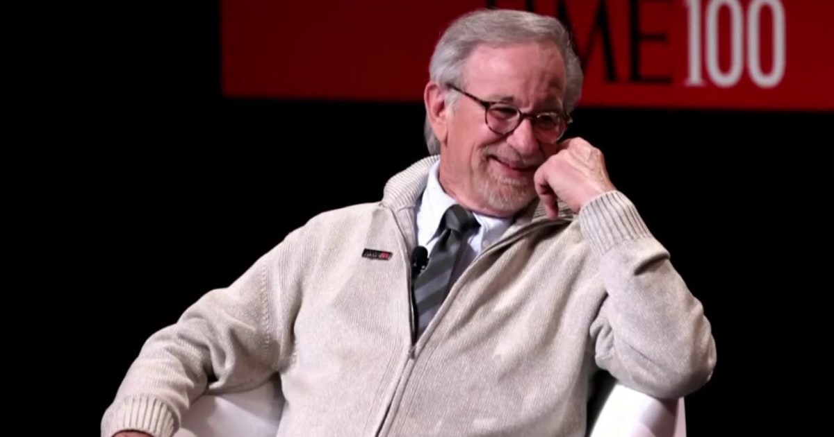 Steven Spielberg says he regrets editing out guns from ‘E.T.’ Steven Spielberg says he regrets editing out guns from ‘E.T.’