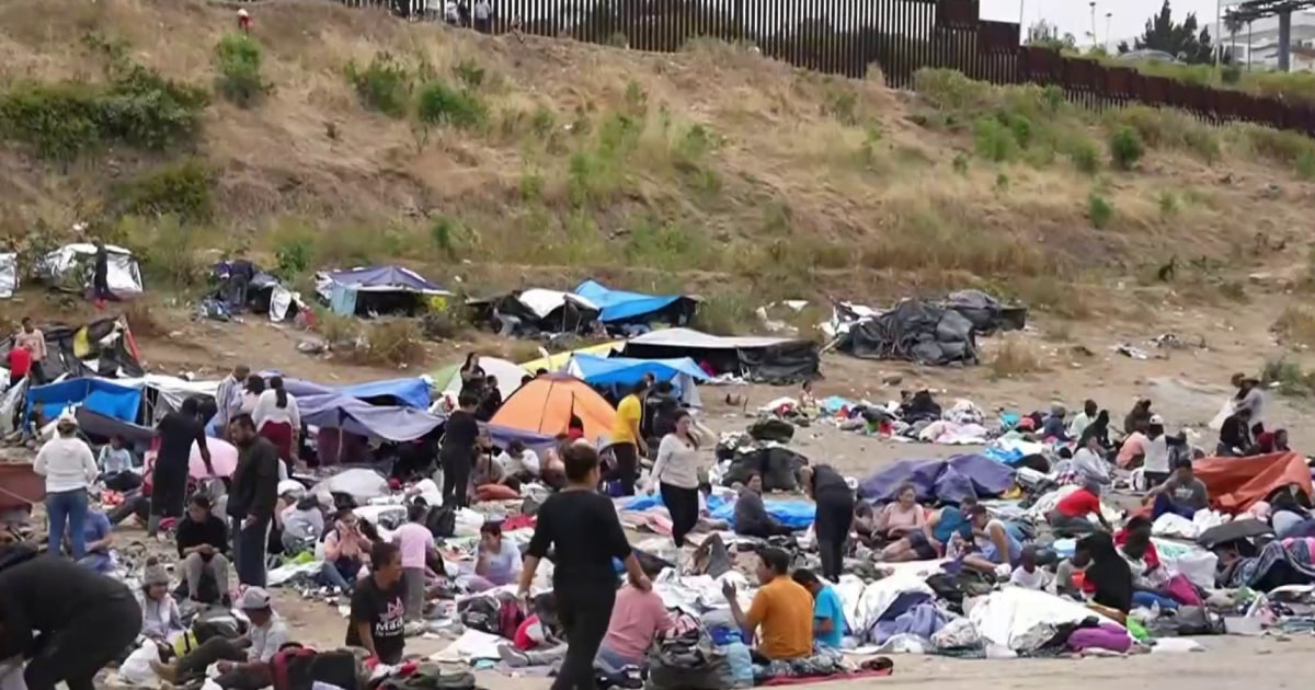 Humanitarian crisis grows at U.S. southern border