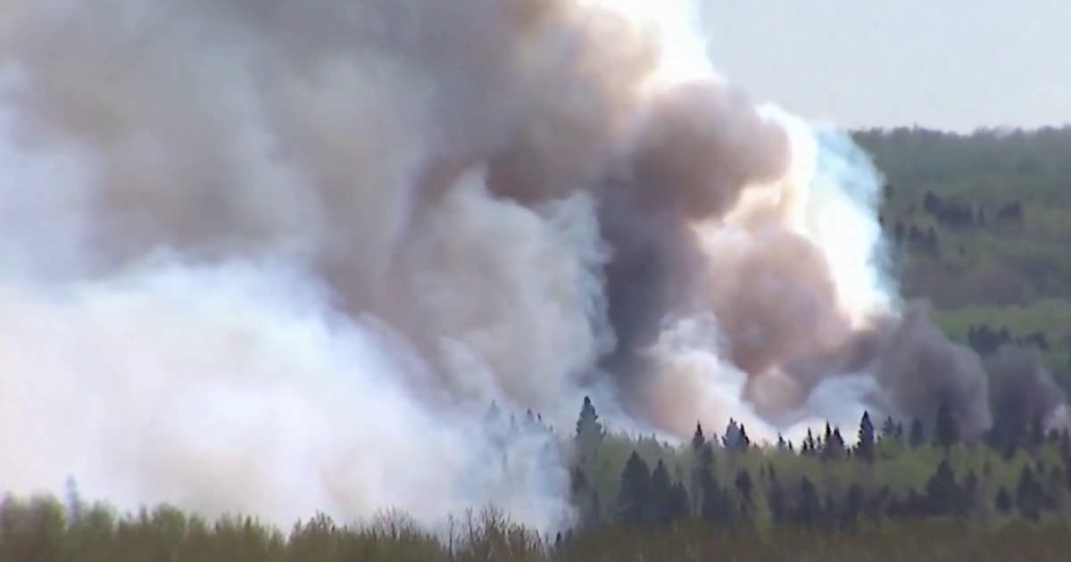 Canadian wildfires force thousands to evacuate