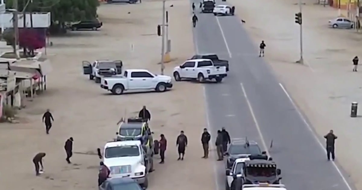 Mexico shootout leaves at least 10 dead